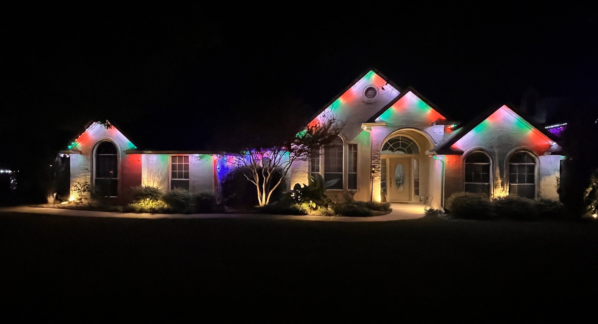 How Oelo Combines LED Innovation with Smart Lighting Controls – Perks ...