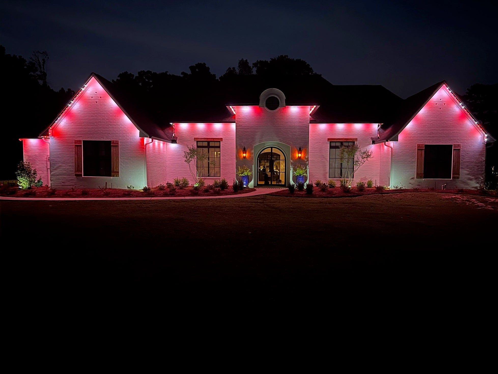 How Oelo Permanent Lights Keep Your Roofline Sleek and Beautiful Year ...